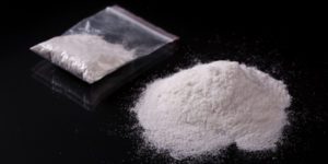 Synthetische Drogen: Substanzen, Wirkung, Herstellung & Risiken